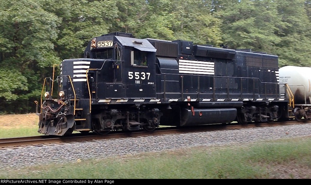 FURX GP38-2 5537 with local